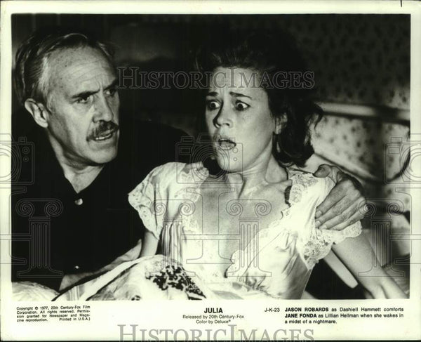 1977 Actress Jane Fonda and Jason Robards in "Julia" - Historic Images