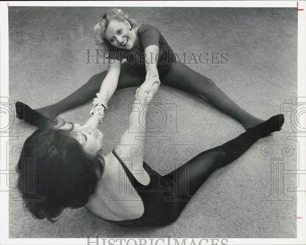 1983 Press Photo Kathy Swann and Pam Terry perform prenatal aerobics e ...