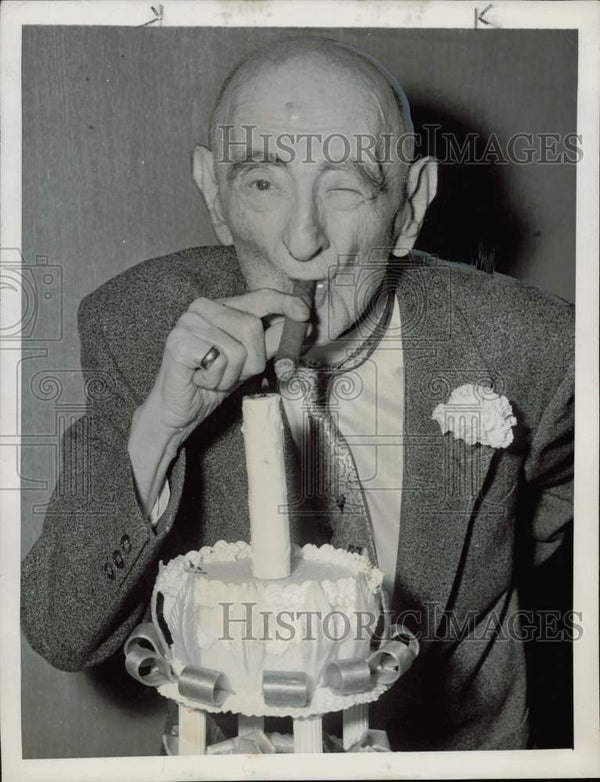 1954 Press Photo Dr. Maurice Lewi lights cigar from 97th birthday cake ...