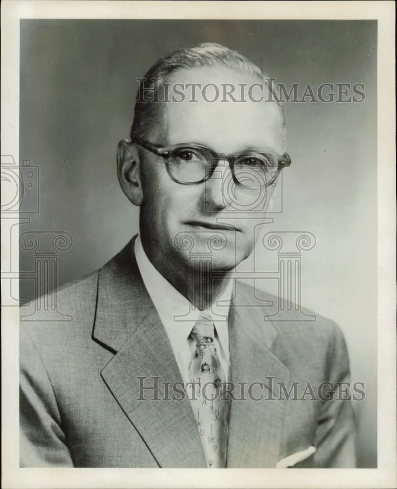 1958 Press Photo Russell Richardson Tidewater Oil Company s Vice Pres 1958-press-photo-russell-richardson-tidewater-oil-company-s-vice-pres