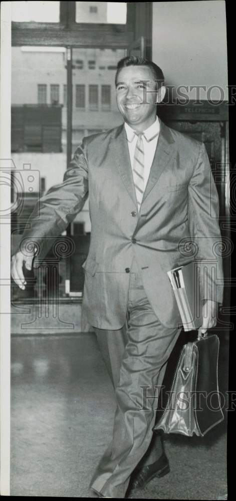1967 Press Photo Joe Reynolds, attorney for Houston Public Schools - h ...
