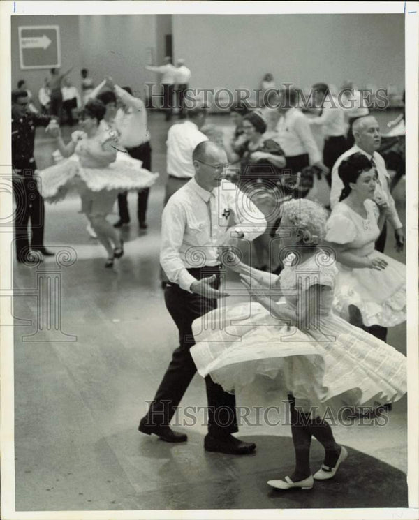 1970 Press Photo Square Dancing at Texas State Square and Round Dance ...