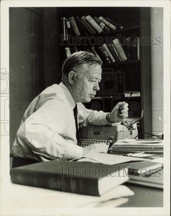 1960 Press Photo Author Carl E. Lindstrom - hpp28088 - Historic Images