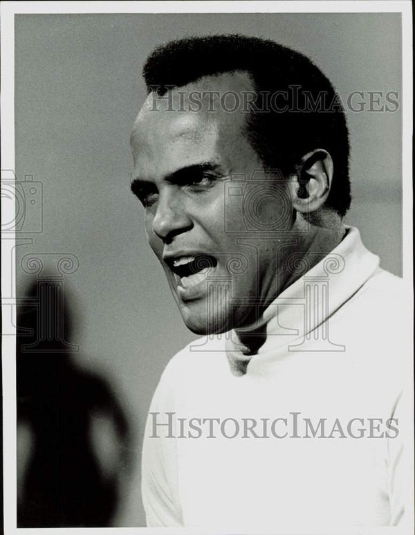 Press Photo Harry Belafonte, calypso-pop singer, songwriter and actor ...