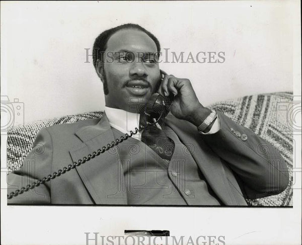 1978 Press Photo Olympic gold medal hurdler Rod Milburn on the phone ...