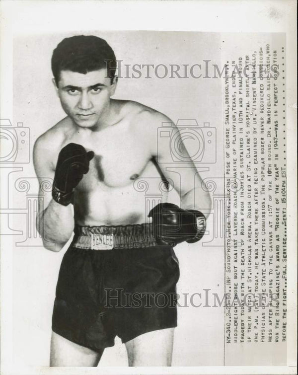1950 Press Photo Boxer George Small of Brooklyn, NY displays his fight ...