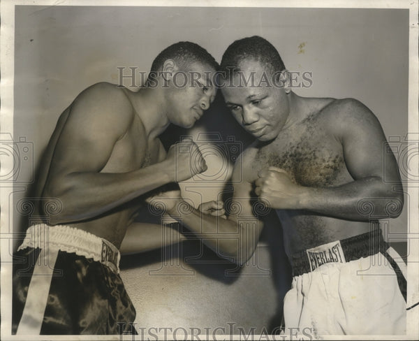 1957 Press Photo Willie Vaughn vs Ralph Tiger Jones for a bout ...