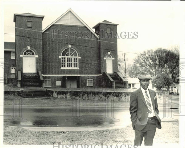 1984 Press Photo Rev. George Lowry at Greater Mount Zion Baptist Churc ...