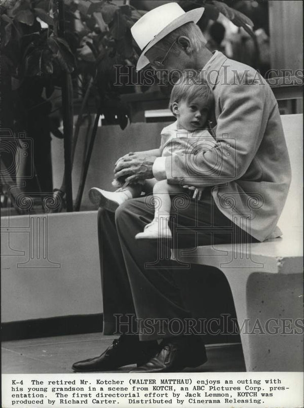 1971 Press Photo Walter Matthau & Grandson in Scene From Kotch ABC Pre ...