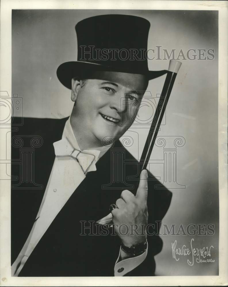 1962 Gene Austin with his baton - Historic Images