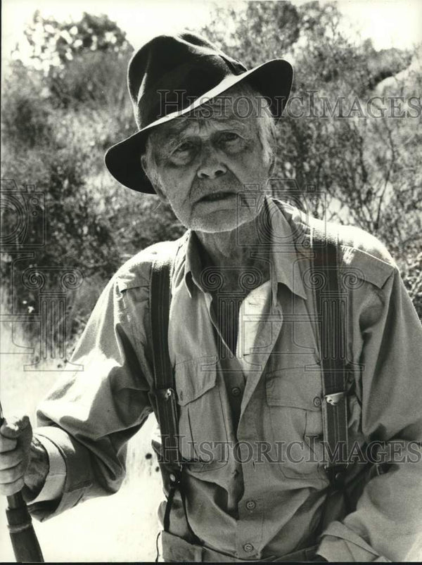 1987 Press Photo Actor Lew Ayres stars in the film "Simon & Simon" - l ...