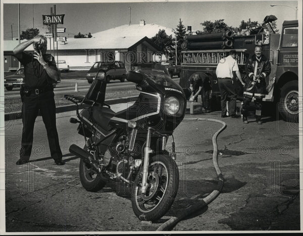 1988 Press Photo Police photographed Hanke's motorcycle involved in ac ...