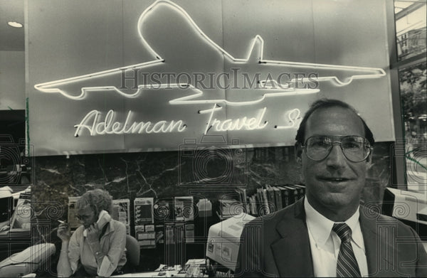 1987 Press Photo Craig B Adelman, owner of Adelman Travel Systems Inc ...