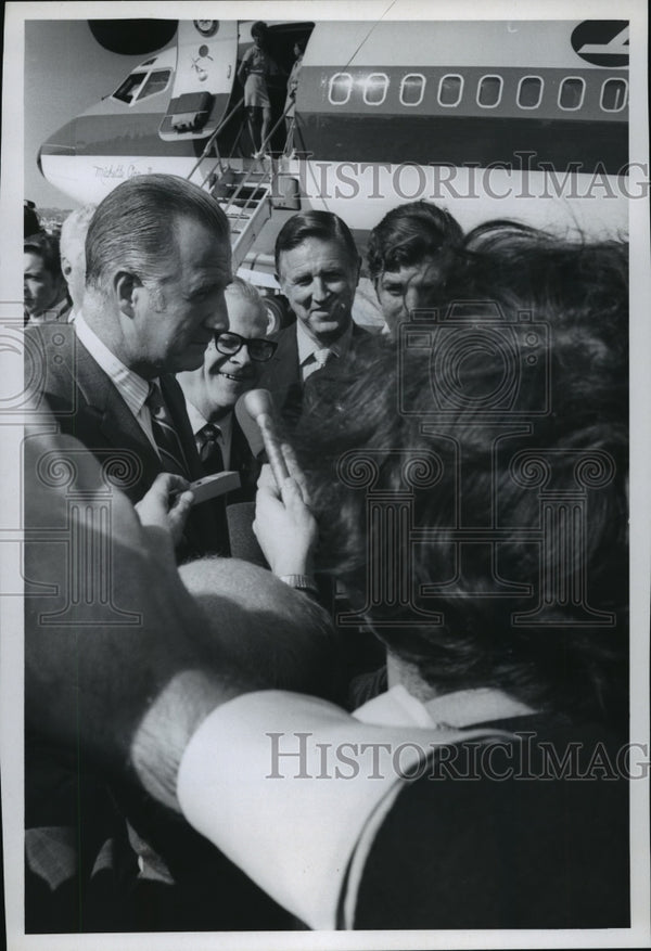 1970 Henry Schadeberg and Lt. Jack Olson - Historic Images