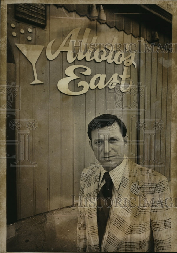1976 Tom Alioto, Operator of Alioto's East. - Historic Images