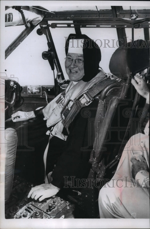 1959 Press Photo Sister Mary Aquinas,sat in the cockpit of a C-119 Fly ...