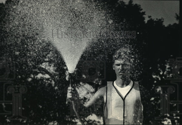 1987 Ken Helinski cooling off from the hot weather - Historic Images