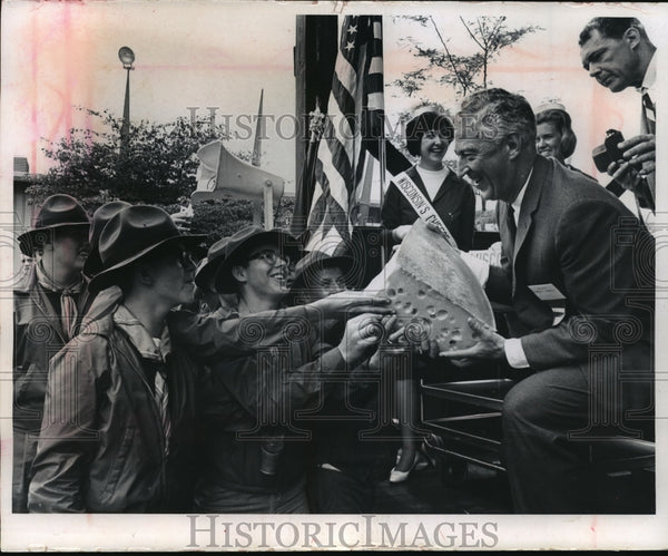 1965 Press Photo Gov. Warren P. Knowles passing out pieces of Swiss ch ...