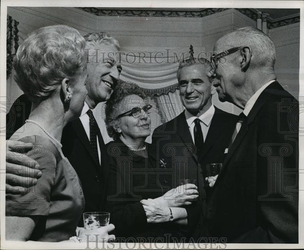 1964 Press Photo Warren Knowles greets new Richmond doctor J.H. Armstr ...