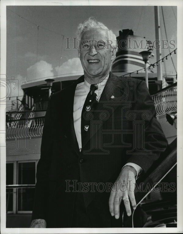 1976 Press Photo Governor Warren Knowles of Wisconsin on cruise ship i ...