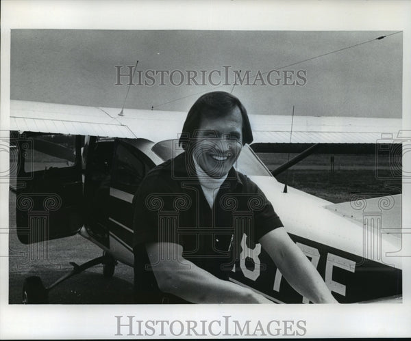 1977 Press Photo Darwin Krall, Department of Natural Resources pilot ...