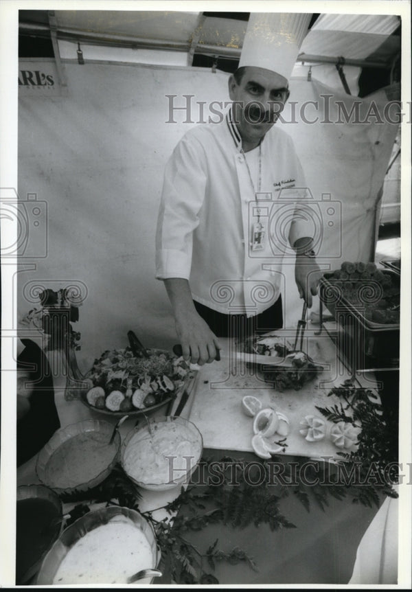 1993 Chef Pat Houlehen serves chicken at Wisconsin State Fair ...