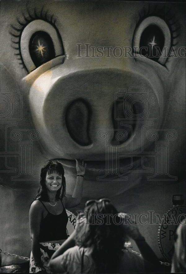 1991 Valerie Koss poses at the Wisconsin State Fair - Historic Images