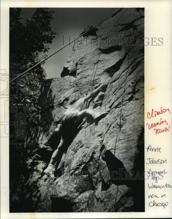 1992 Press Photo Anne Johnson Climbing Leaning Tower Rock in Wisconsin ...
