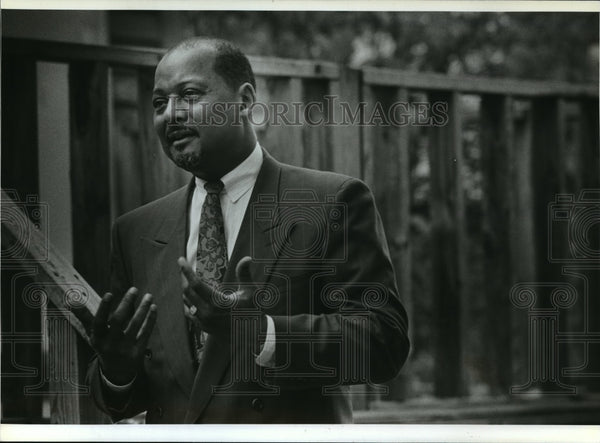 1990 Press Photo Robert L. Woodson spoke at a reception at Neighborhoo ...