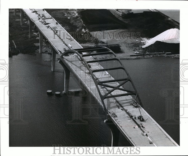 1980 Press Photo Green Bay's new Tower Drive Bridge spans across the F ...