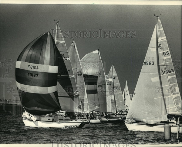 1987 Press Photo Midget Ocean Racing Club begins race from McKinley Ma ...