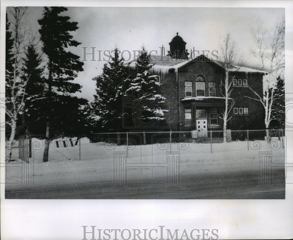 1965 Press Photo Children among 300 Seney, Mi., residents attend this ...