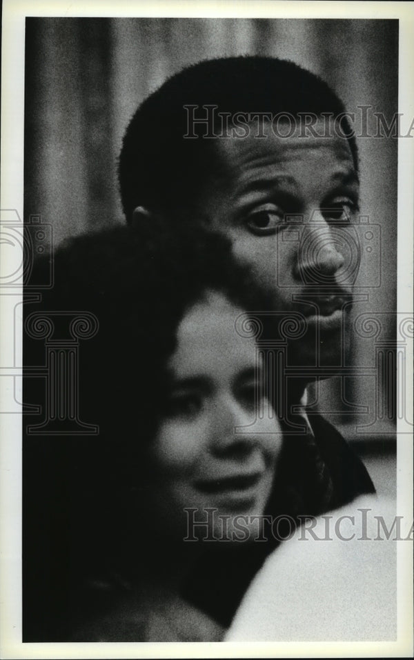 1987 Press Photo James Lofton and Wife At His Trial in Green Bay - mja ...