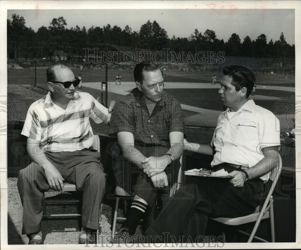 1960 Press Photo Frank Leary, John McHale and John Mullen Talk Braves ...