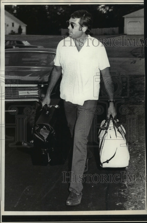 1971 Joe Kapp of the Patriots Coming Home to Massachusetts, Football ...