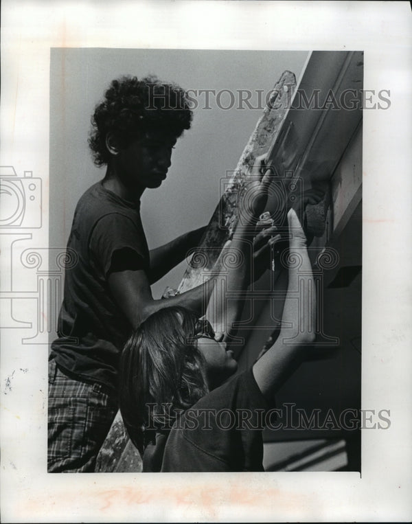 1978 Press Photo Ross Alexander and David Ficher prepared a house for ...