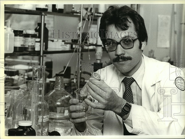 1980 Press Photo Dr. Michael Brownlee Diabetic Research - mja61269 ...