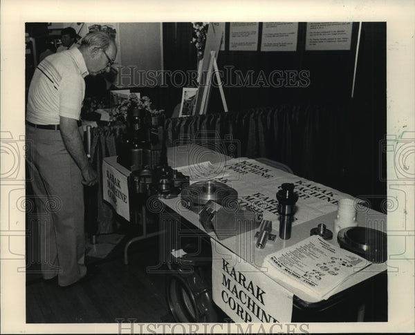 1987 Ed Hoffman Looks Over Karak Machine Corporation Exhibit - Historic ...