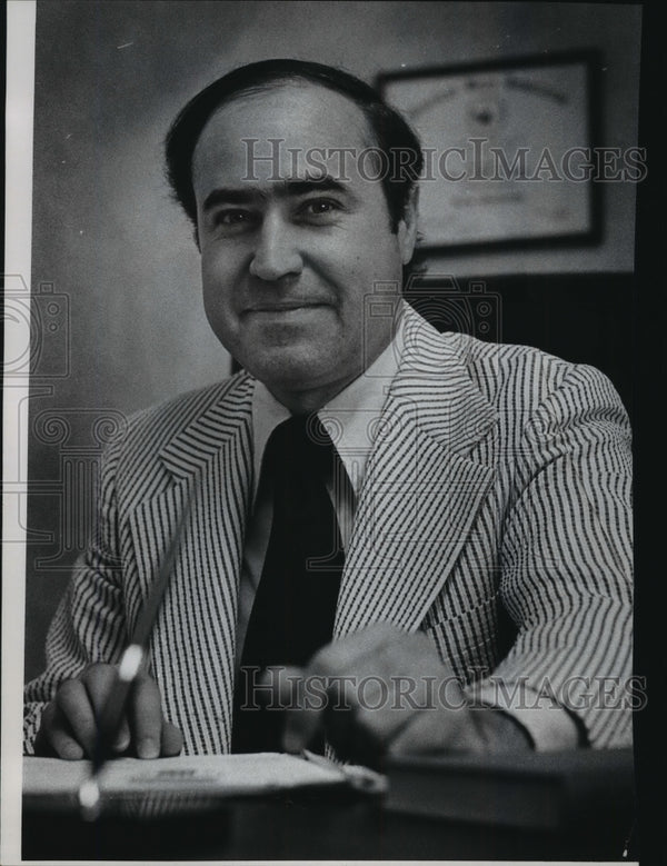 1974 Press Photo Dr. Donald Levy, plastic surgeon - mja67509 - Historic ...