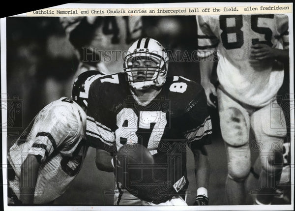 1990 Press Photo Chris Chudzik, of football carries intercepted ball o ...