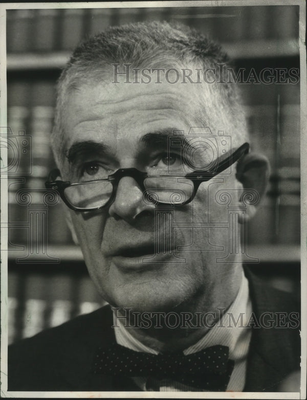 1973 Press Photo Watergate Prosecutor Archibald Cox talks to newsmen ...