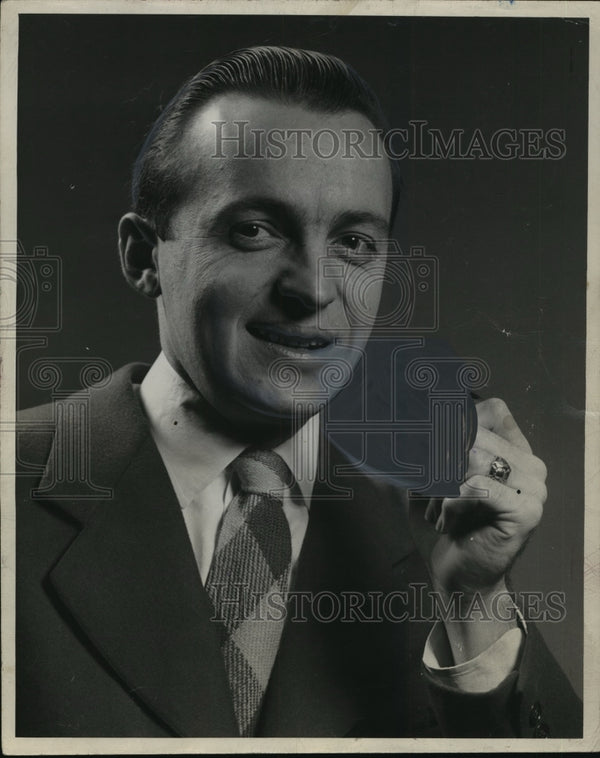 1947 Press Photo Don Dornbrook Assistant Green Sheet Editor - mja88587 ...