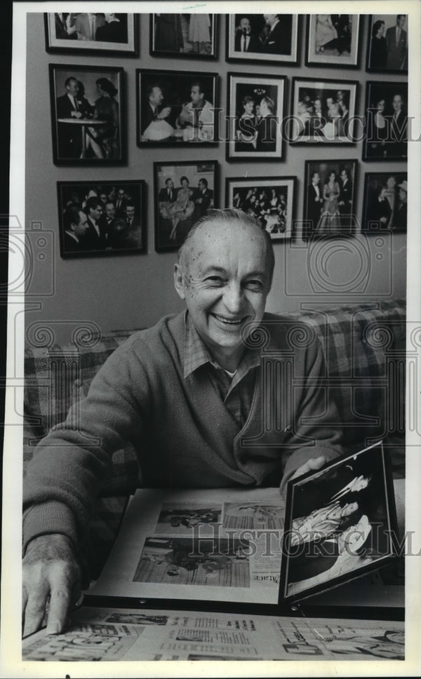 1981 Press Photo Donald P. Dornbrook relaxing at home looking at old m ...