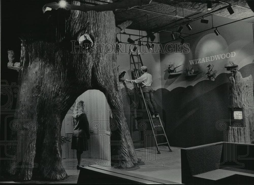 1985 Taxidermist Greg Septon and Cece Lueck in a Milwaukee museum ...