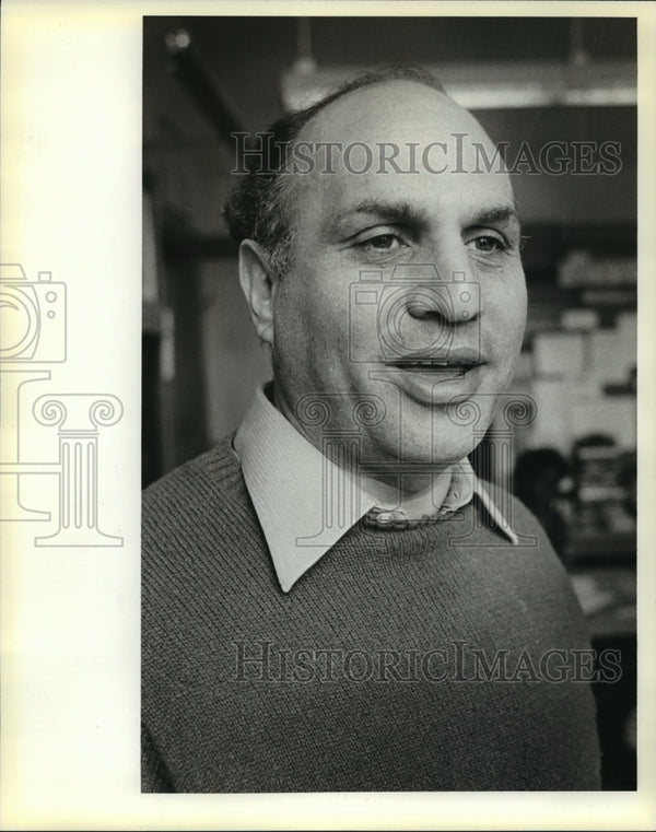 1980 Press Photo Herbert Cummins has a Passion for Teaching at Hartfor ...