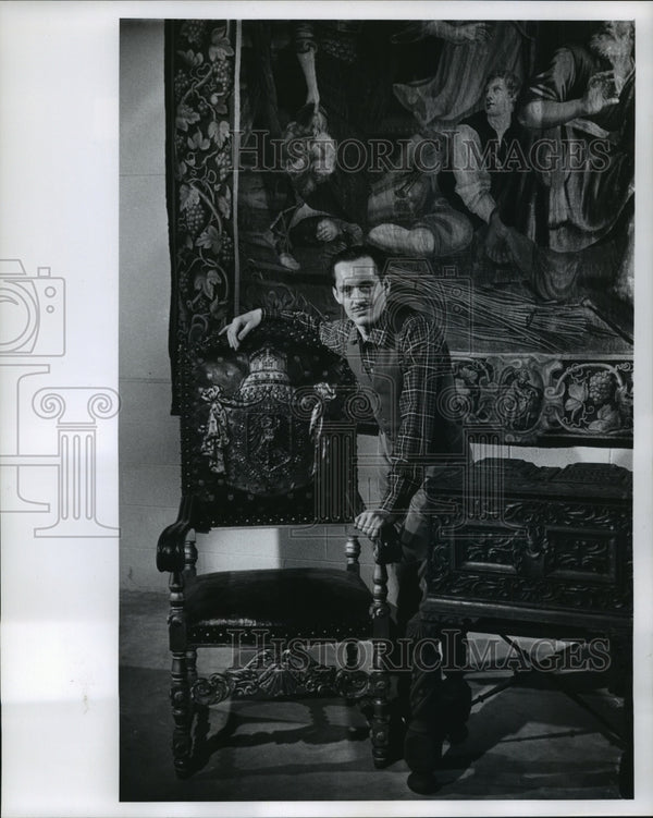 1964 Press Photo Fine Arts Curator John Luedtke, 17th Century Prussian ...