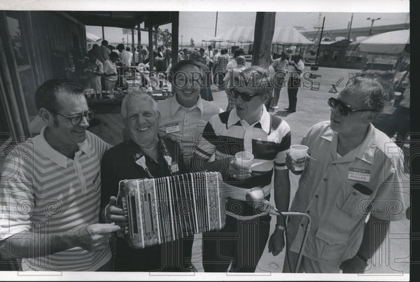 1975 Robert Ertl and Picnicking Milwaukee Aldermen - Historic Images
