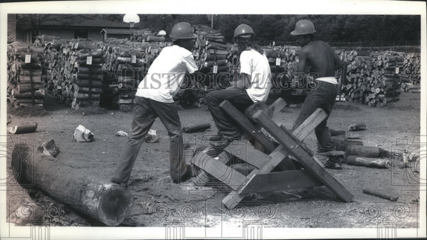 1993 Press Photo Students Doing Manual Labor at Lincoln Hills School W ...