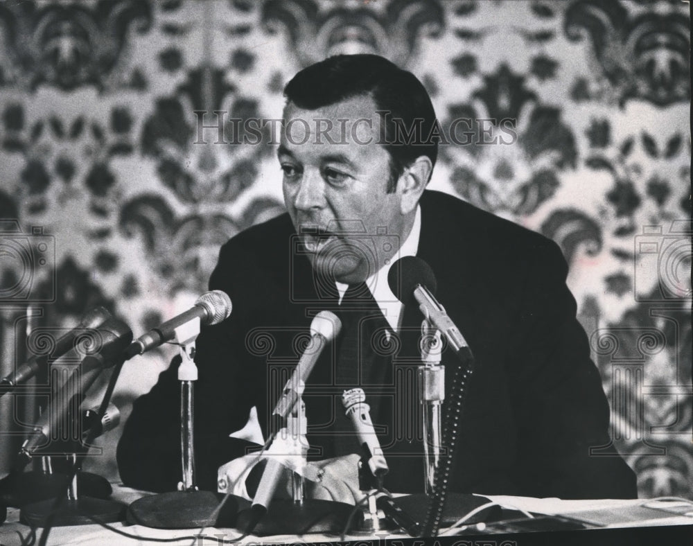 1976 James F. Fitzgerald, Milwaukee Bucks Shareholder, Allays Press ...