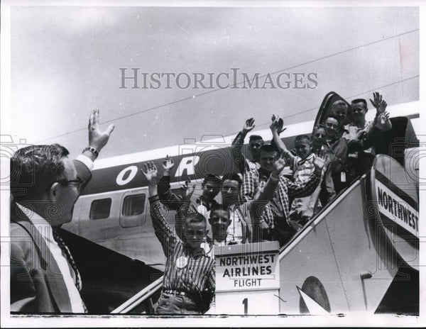 1957 Milwaukee Journal Sales Contest Winners, General Mitchell Field ...